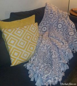 How to Make a No-Sew Blanket for Your Home - Bluesky at Home