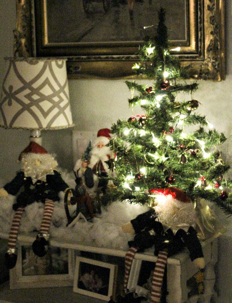 10 Lovely Christmas Vignettes for Festive Decor - Bluesky at Home