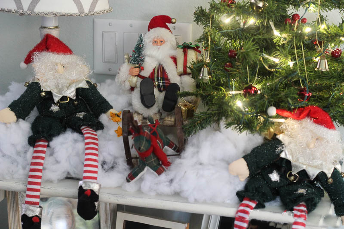 10 Lovely Christmas Vignettes for Festive Decor - Bluesky at Home