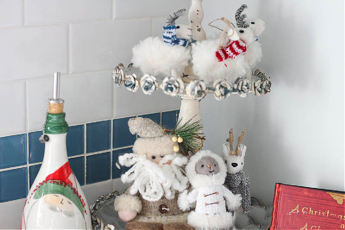 10 Lovely Christmas Vignettes for Festive Decor - Bluesky at Home