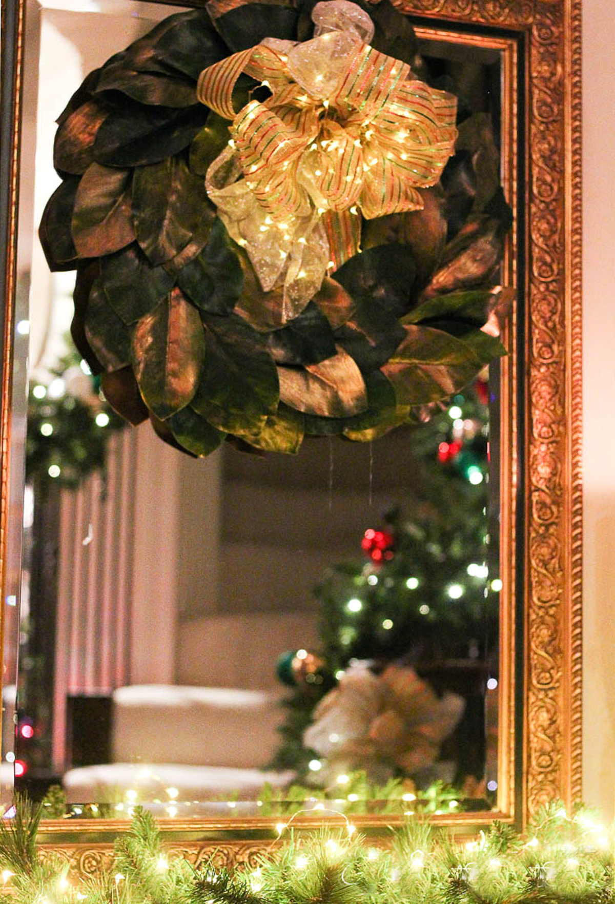 10 Lovely Christmas Vignettes for Festive Decor - Bluesky at Home