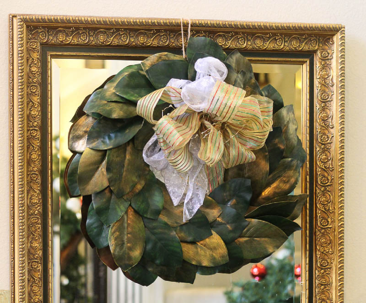 10 Lovely Christmas Vignettes for Festive Decor - Bluesky at Home