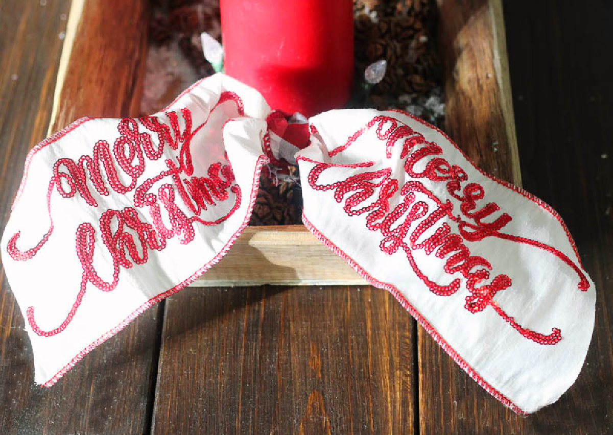10 Lovely Christmas Vignettes for Festive Decor - Bluesky at Home