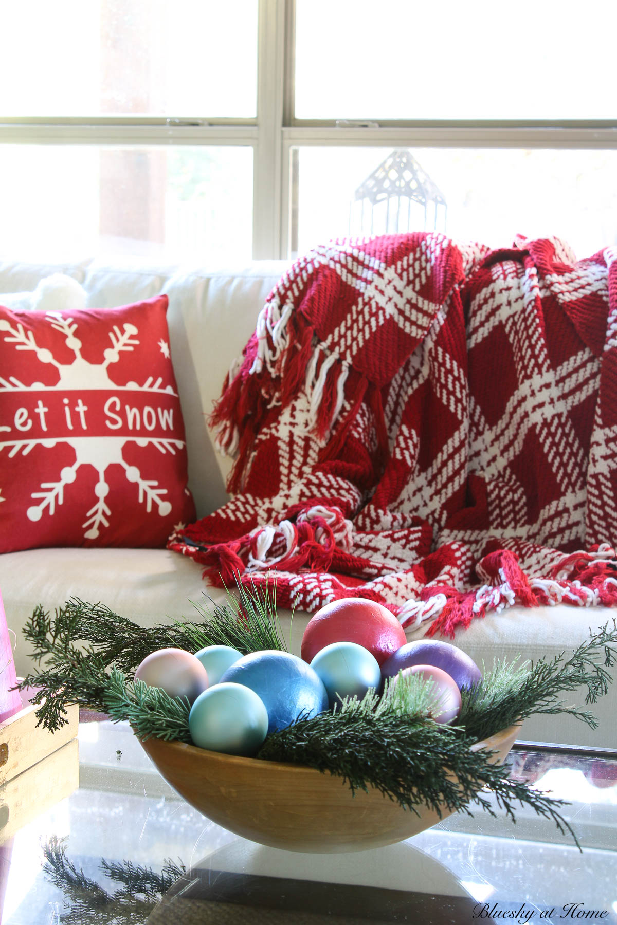 10 Lovely Christmas Vignettes for Festive Decor - Bluesky at Home
