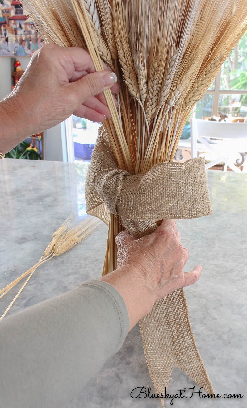 How to Make a Wheat Bundle Thanksgiving Centerpiece ~ Bluesky at Home