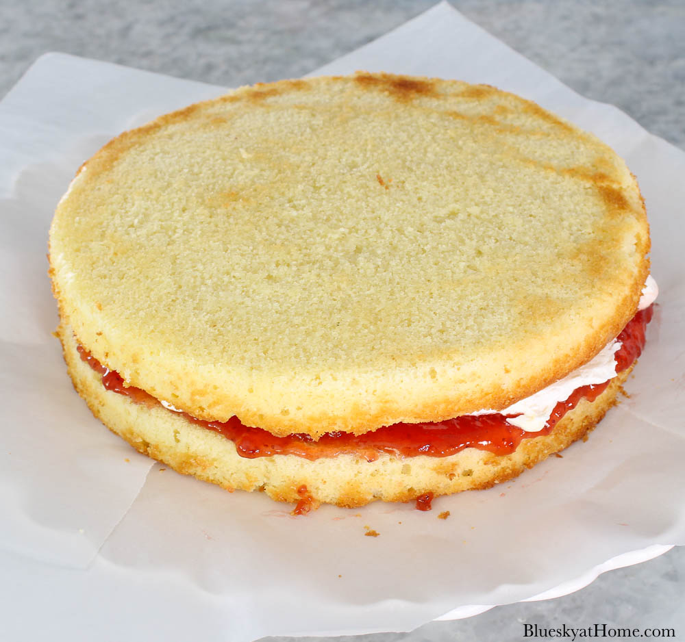 How to Make a Strawberry Vanilla Cake - Bluesky at Home