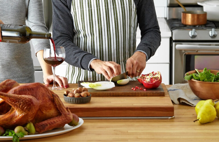 21 Steps to Get Ready to Host Thanksgiving Dinner - Bluesky at Home