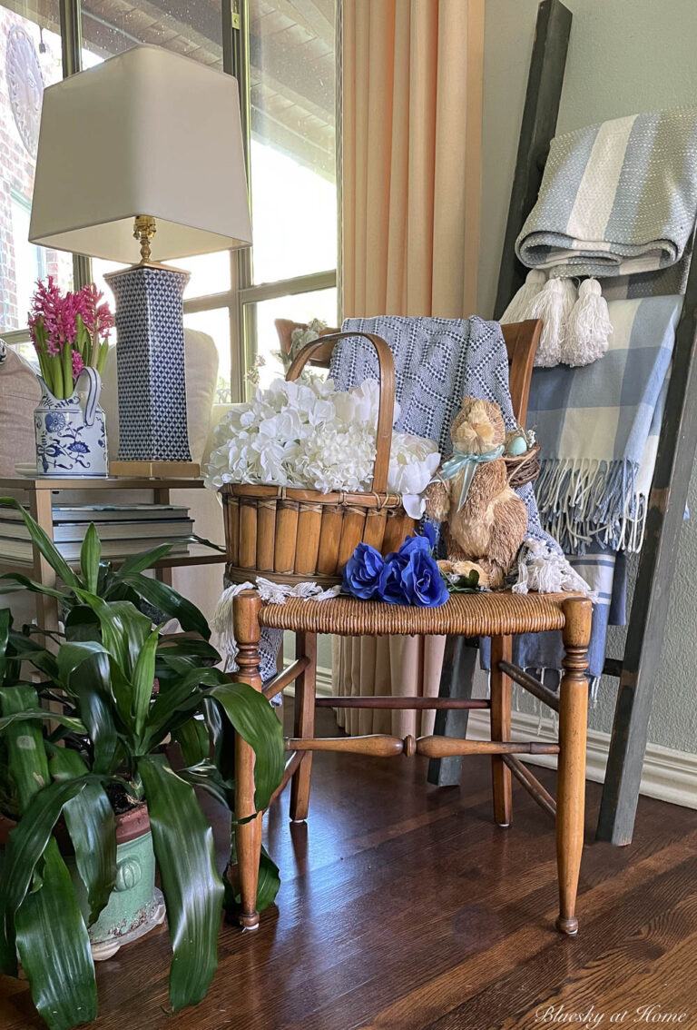 14 Simple Spring Vignette Ideas - Bluesky at Home