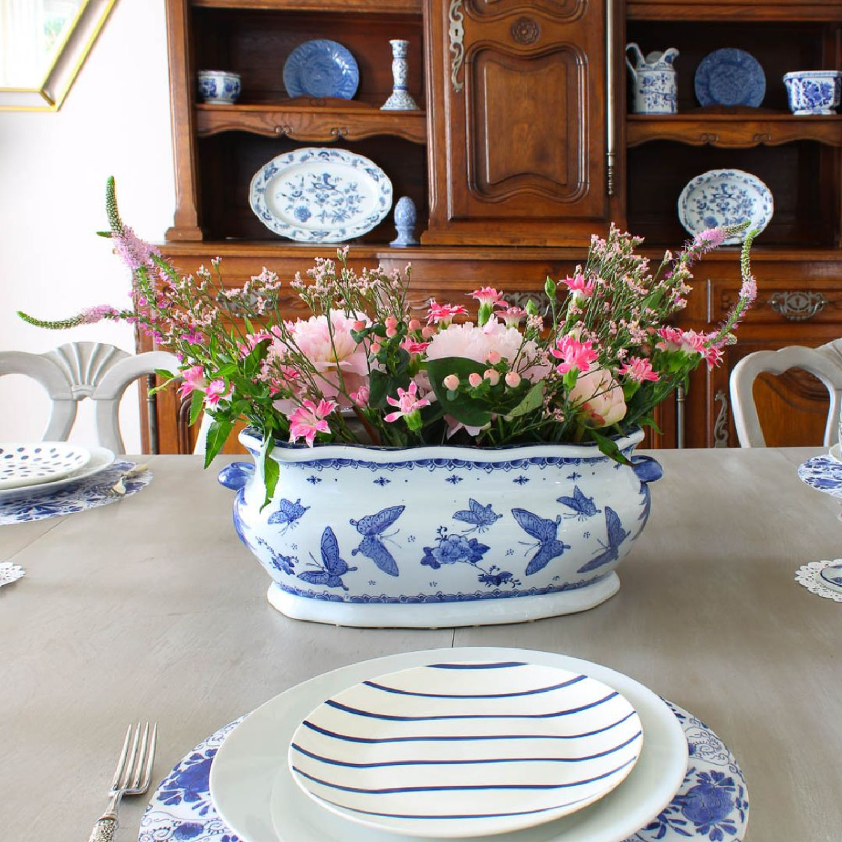 Pretty Table for a Summer Ladies' Dinner Party - Bluesky at Home