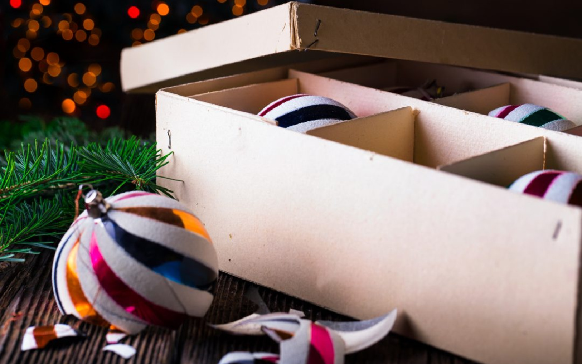 37 Smart Tips to Pack Up Your Christmas Decor (and Actually Find It ...