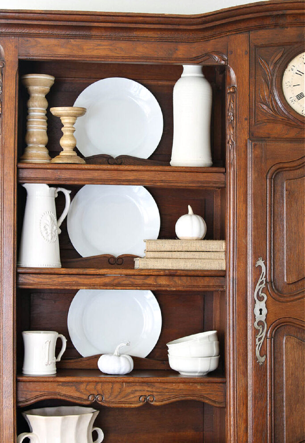 Simple Thanksgiving Hutch Decorating Ideas - Bluesky at Home