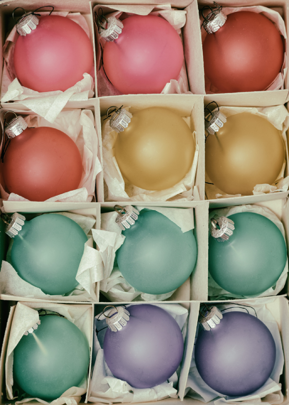 37 Smart Tips to Pack Up Your Christmas Decor (and Actually Find It ...