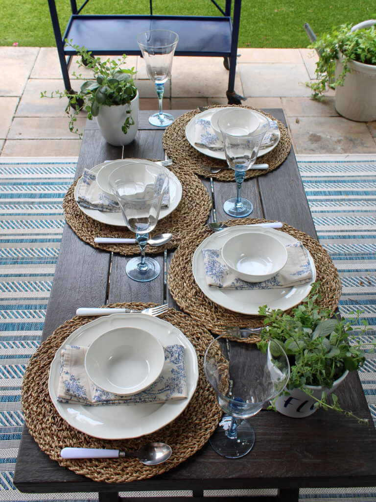 11 Stunning Summer Tablescape Ideas to Spice Up Your Table - Bluesky at ...