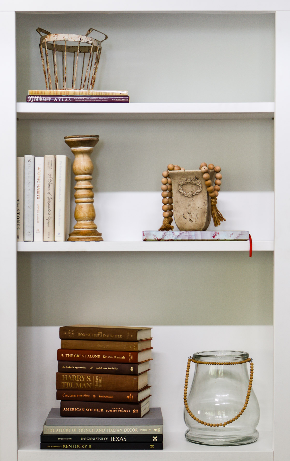 How to Style an Autumn Bookshelf: Transform Your Shelves for Fall ...