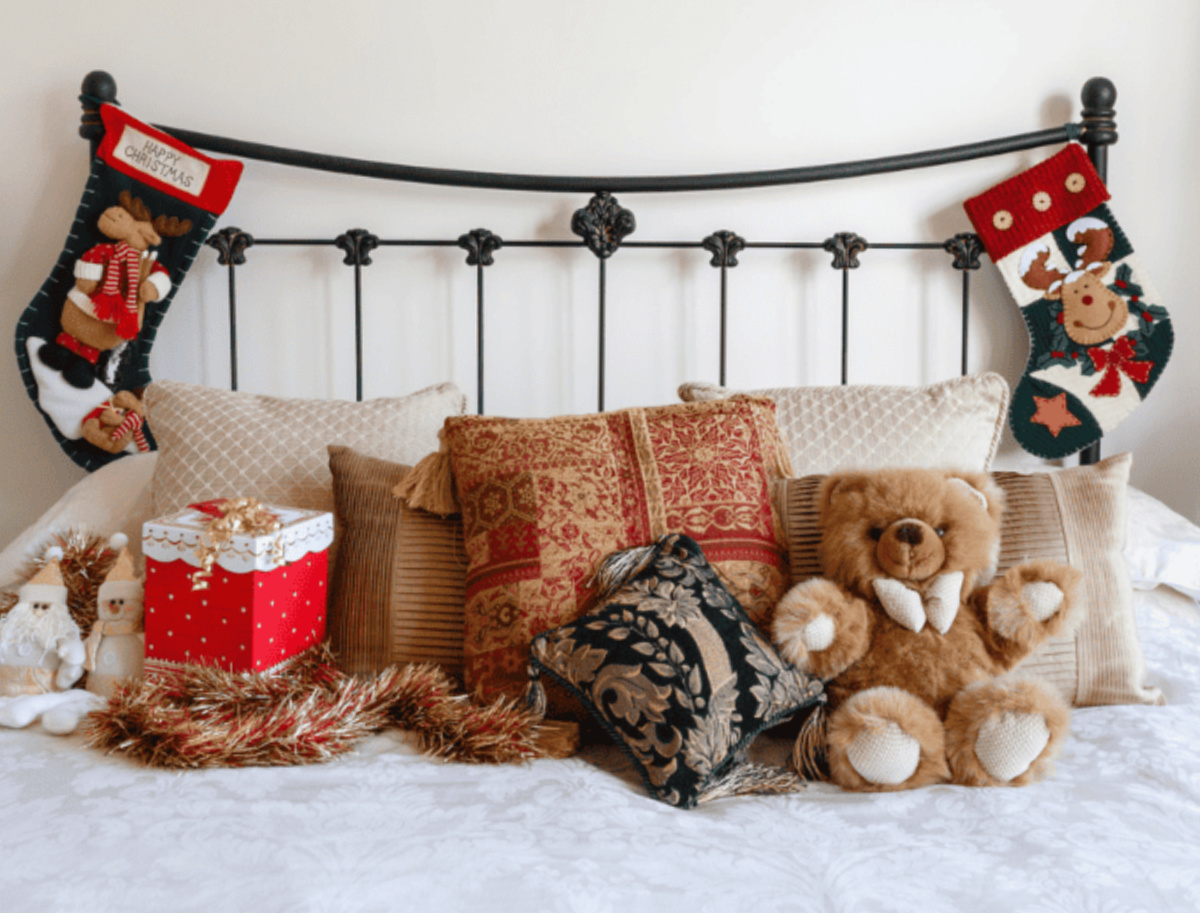 Christmas Stocking Display Ideas (With or Without a Mantel) - Bluesky ...